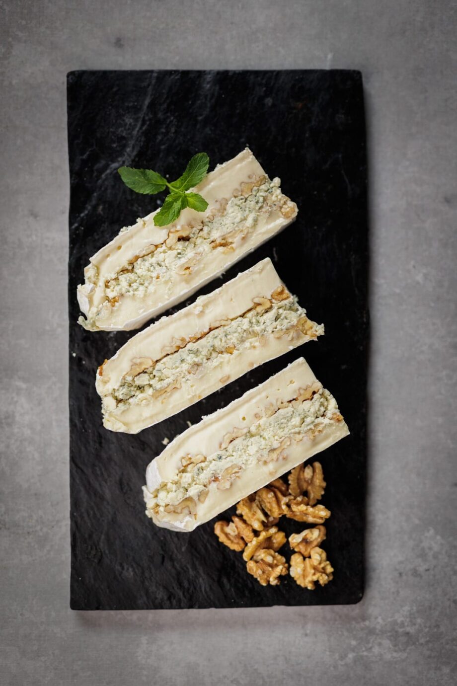 Queso Blue Brie con nueces – La Tablita Deli